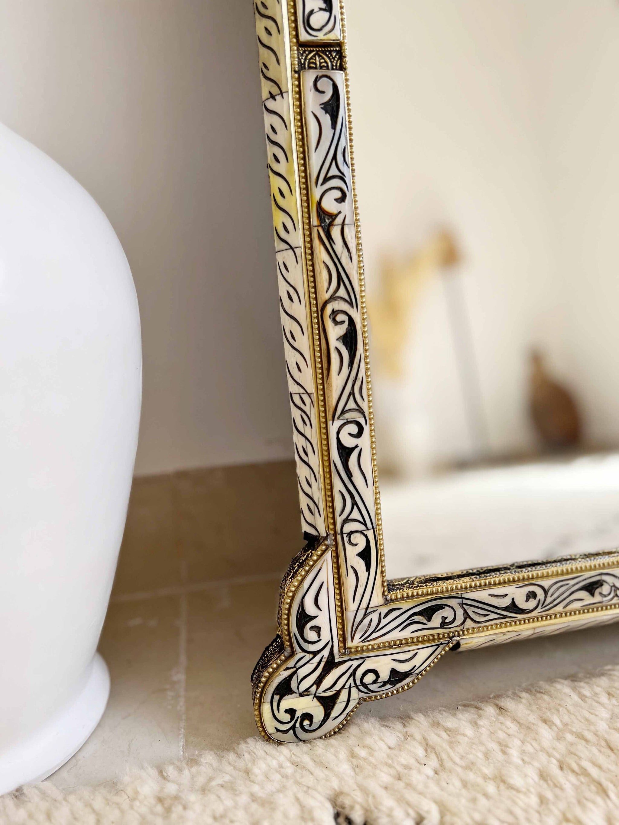 Vintage Mirror | White Bone Inlay Mirror – Palmeraies